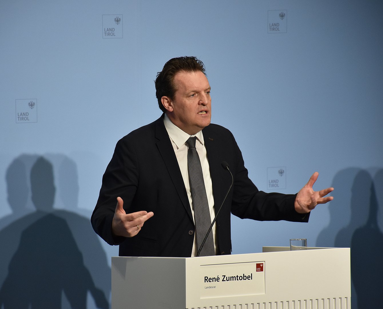 Mehr Güterverkehr auf die Schiene | Land Tirol