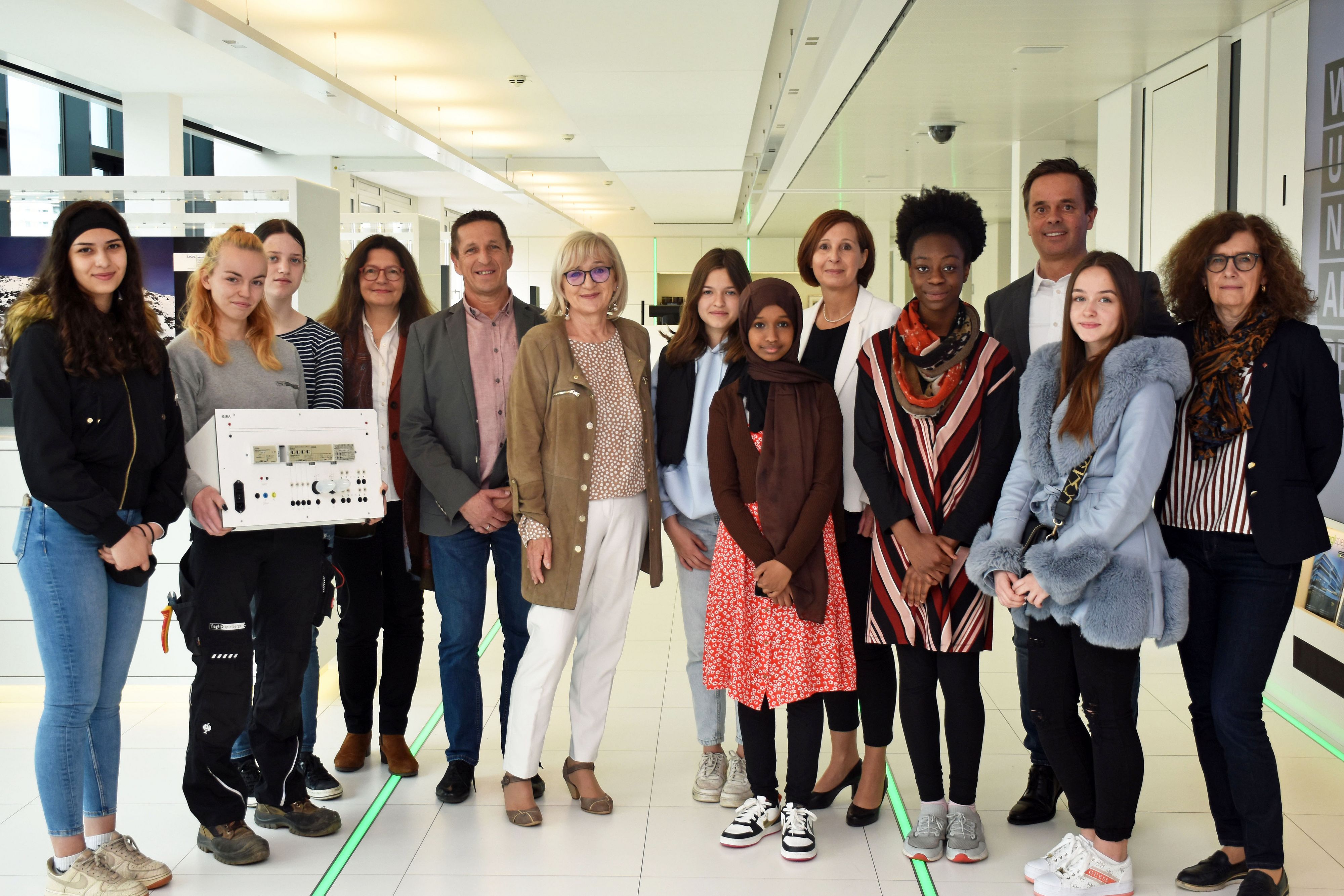 Girls‘ Day Tirol: 700 Schülerinnen packen in Technik-Berufen an | Land ...