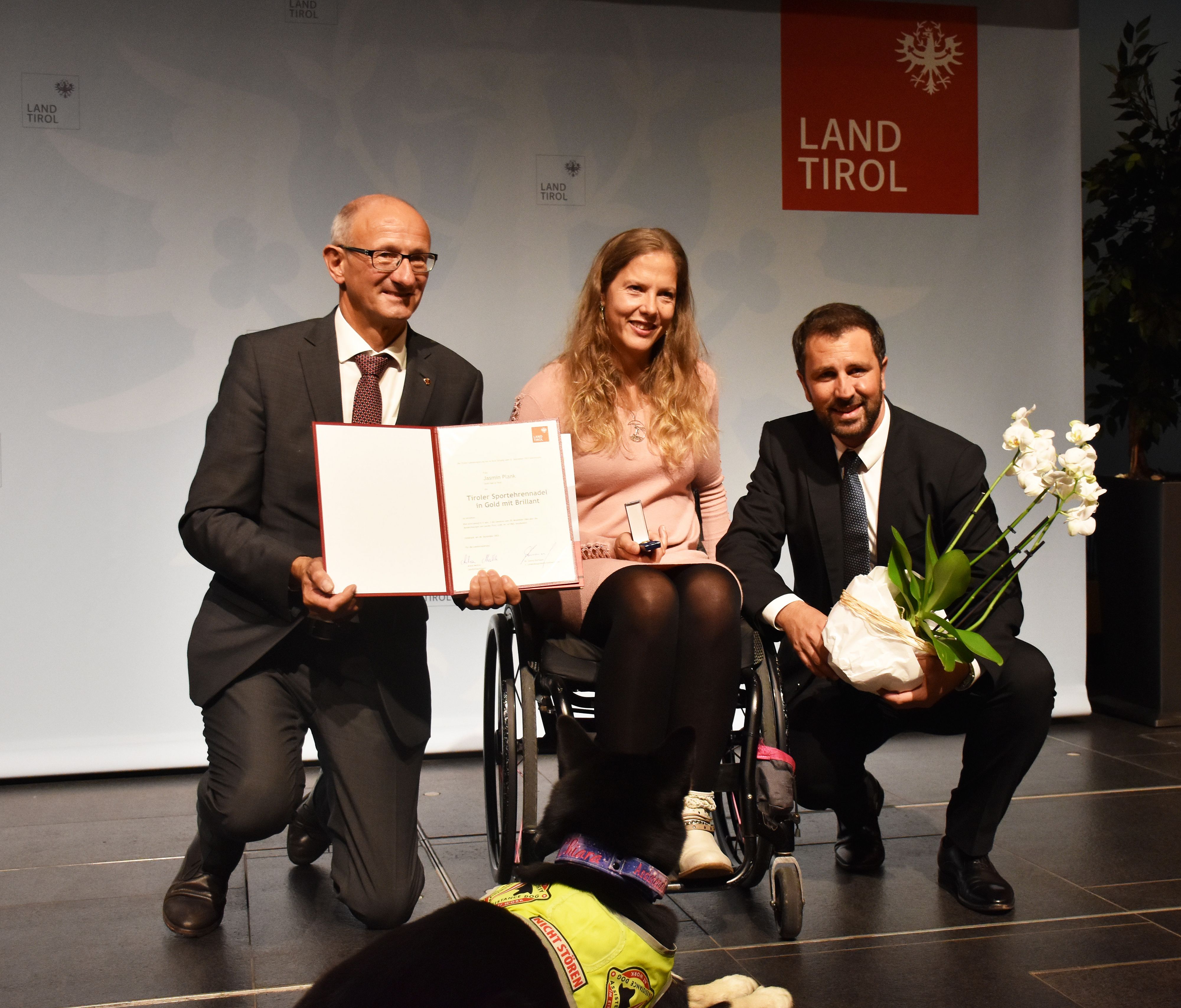 Tiroler Sportehrenzeichen und Sportehrennadeln verliehen | Land Tirol