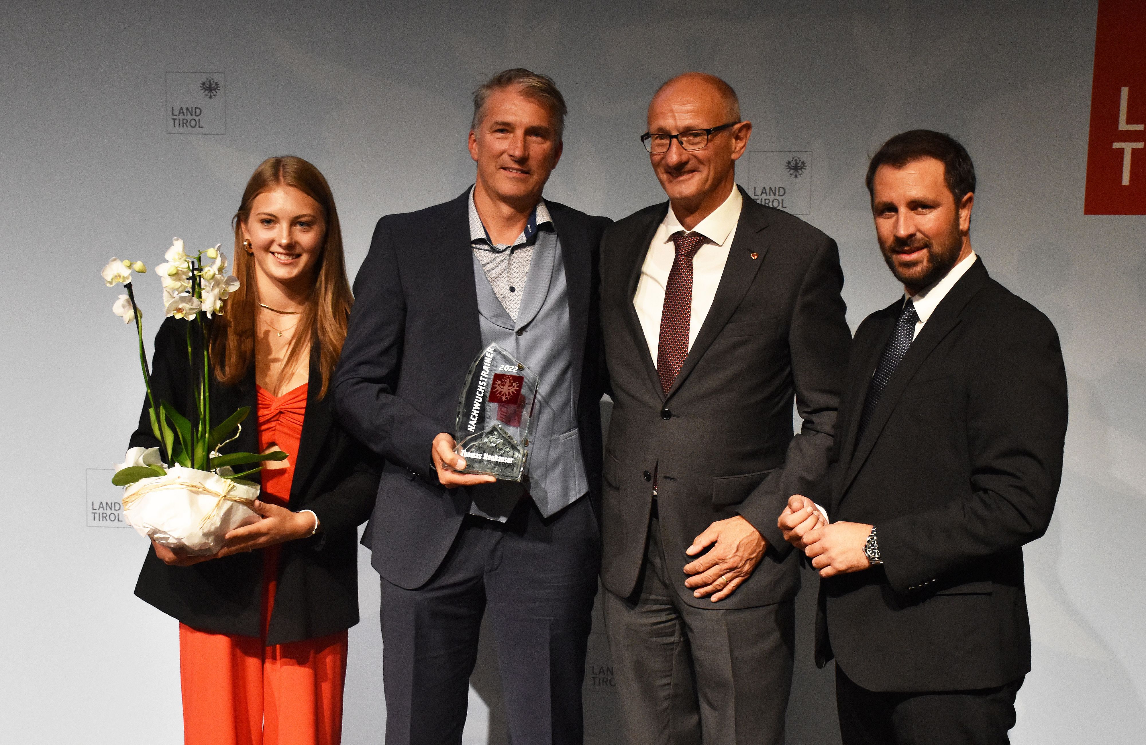 Tiroler Sportehrenzeichen und Sportehrennadeln verliehen | Land Tirol