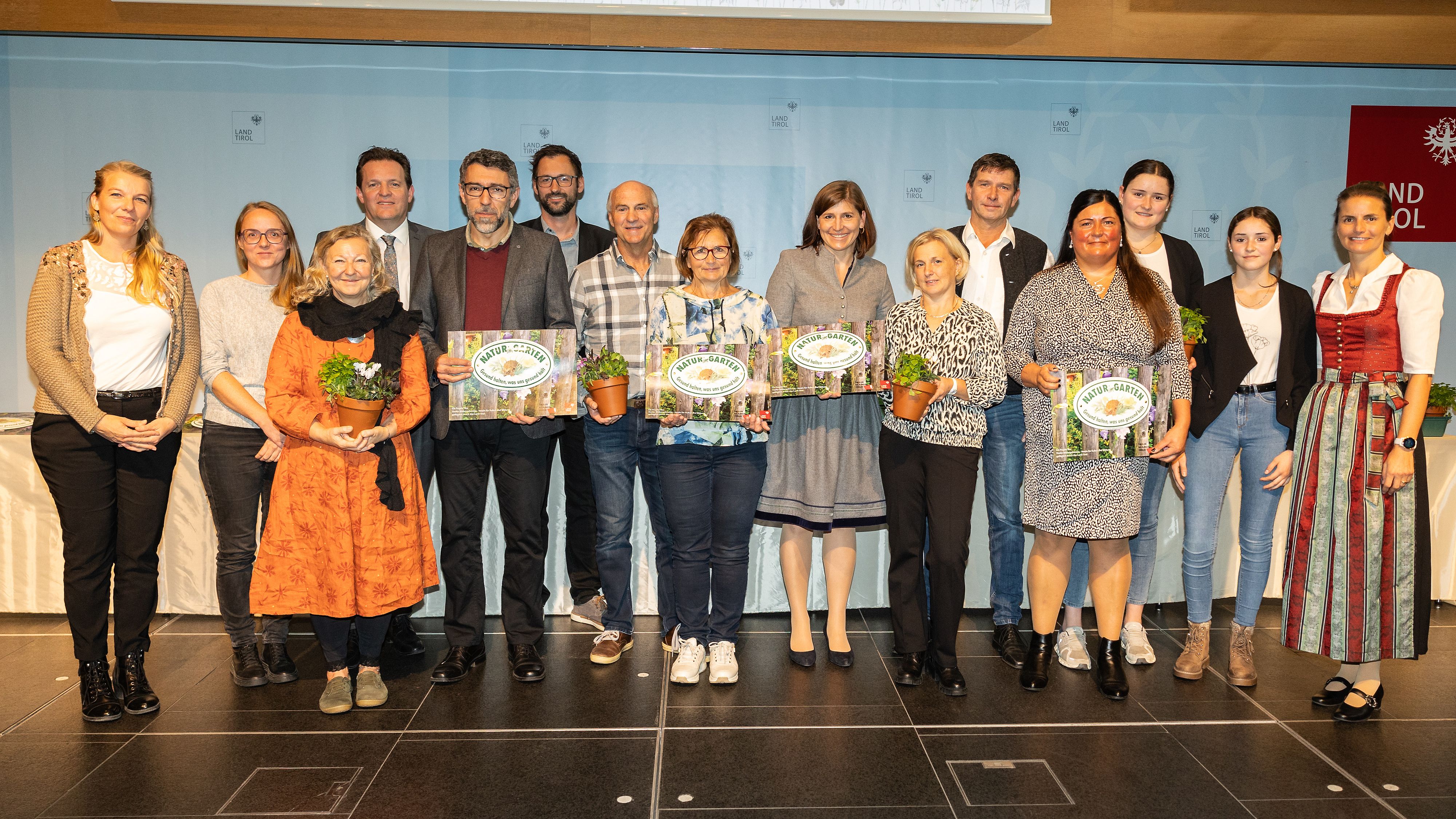 70 „Natur im Garten“-Plaketten für Tiroler Hobby-GärtnerInnen | Land Tirol