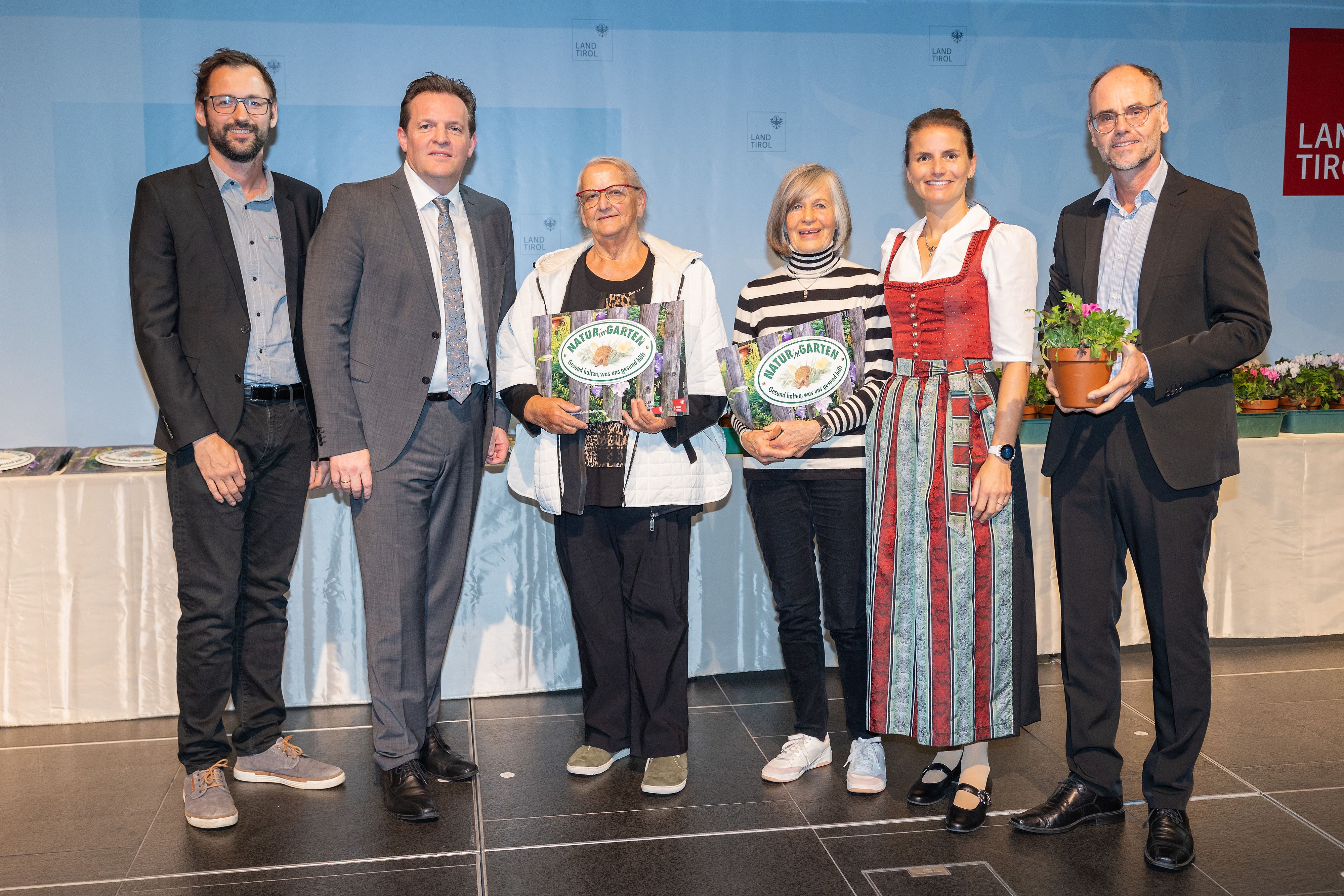 70 „Natur im Garten“-Plaketten für Tiroler Hobby-GärtnerInnen | Land Tirol
