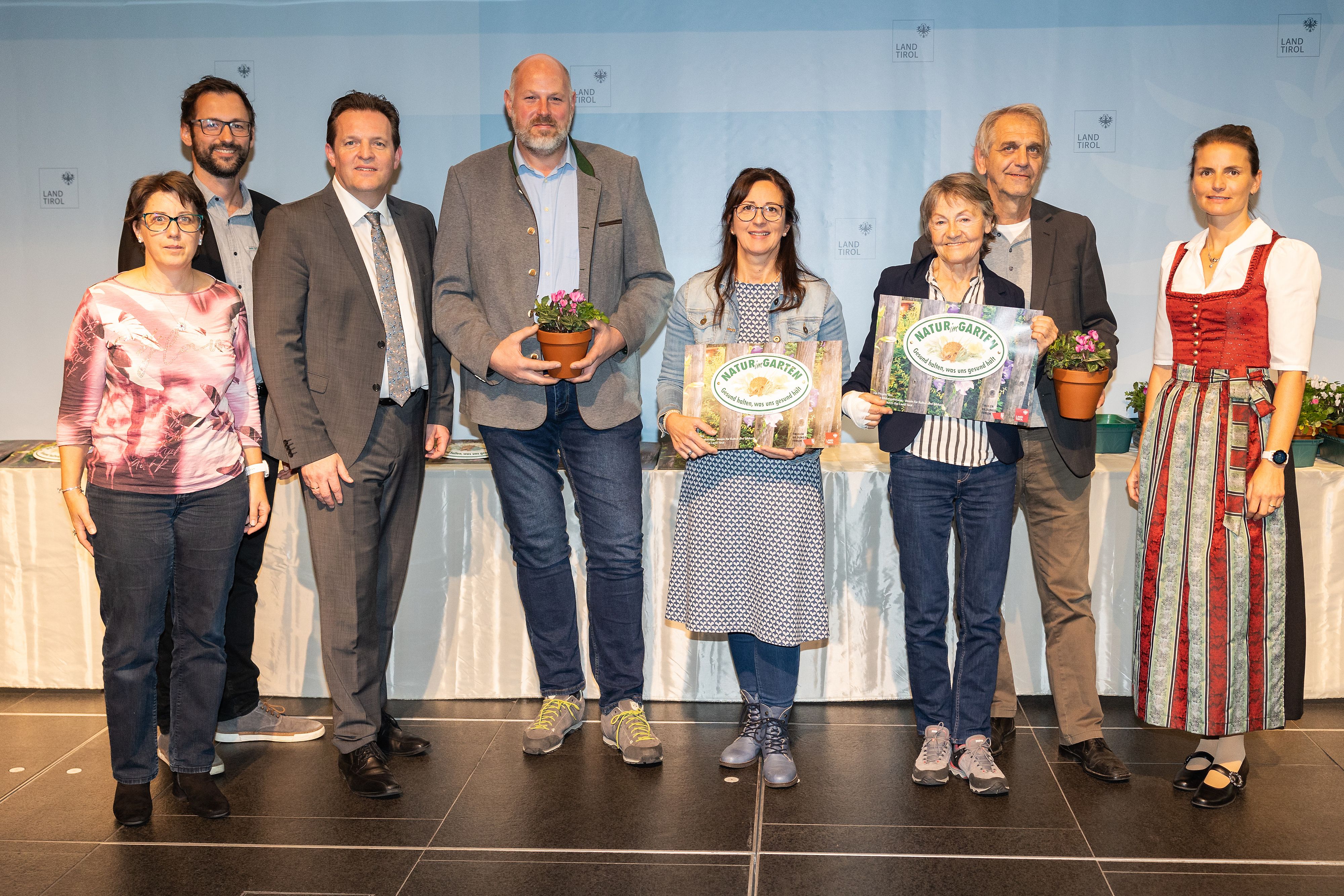 70 „Natur im Garten“-Plaketten für Tiroler Hobby-GärtnerInnen | Land Tirol